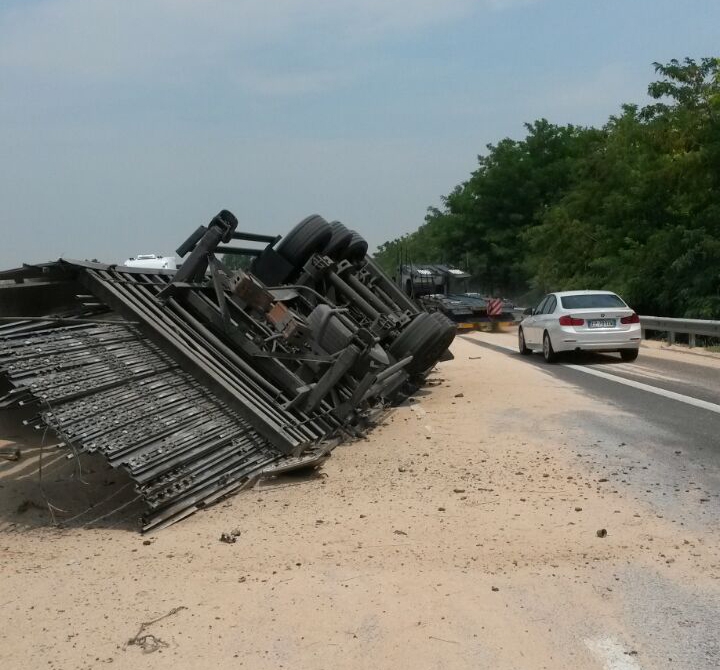 Incidente tra due mezzi pesanti sull'A21: riaperto il tratto tra ... Incidente tra due mezzi pesanti sull'A21: riaperto il tratto tra ...