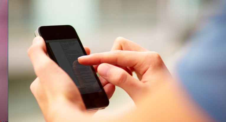 Ruba due cellulari e tenta di spedire la refurtiva via posta