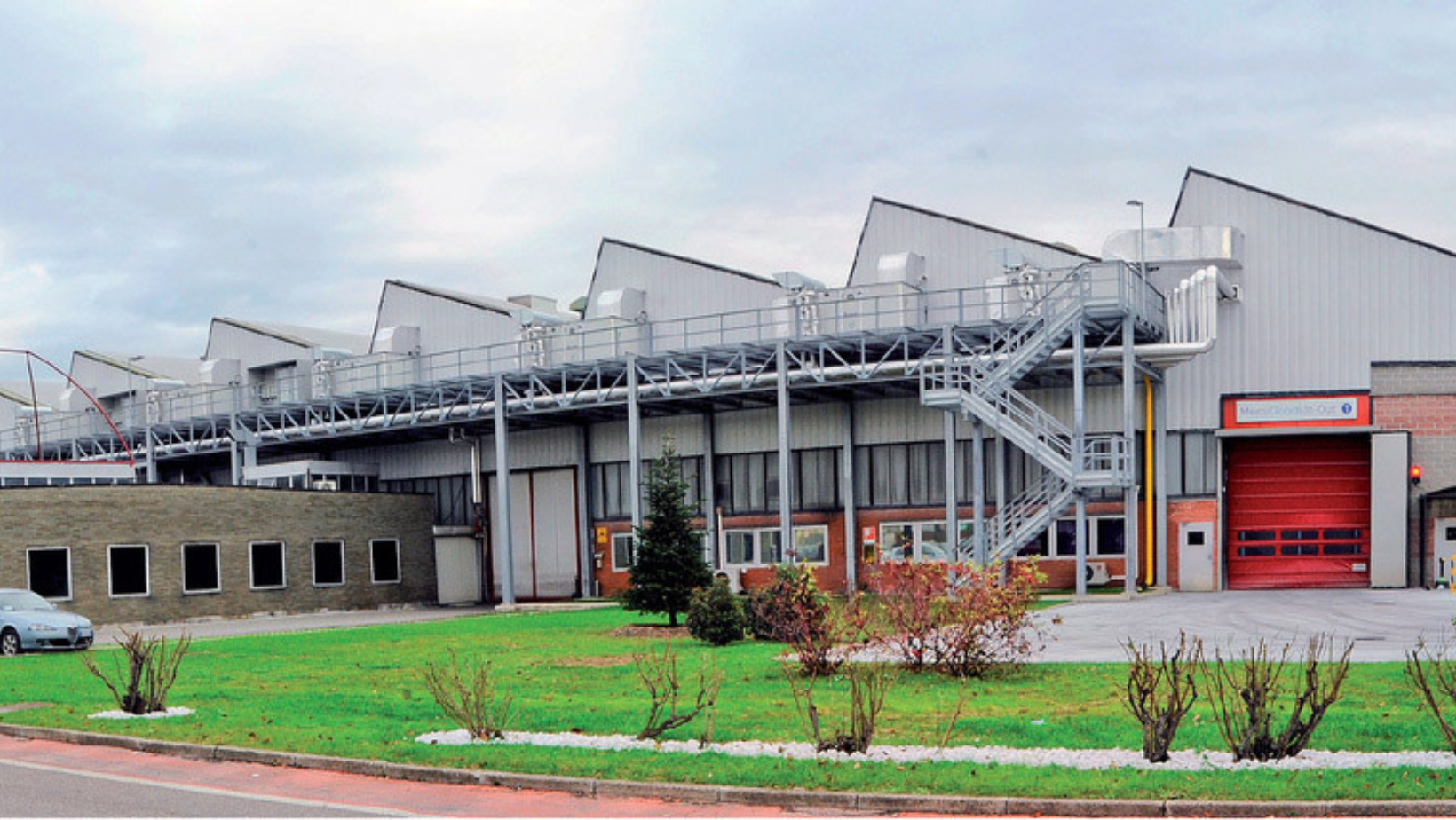 Scioperano le lavoratrici della mensa ABB di Vittuone