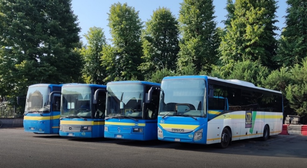 Bus in ritardo, corse saltate e studenti lasciati “a piedi”. Il ...