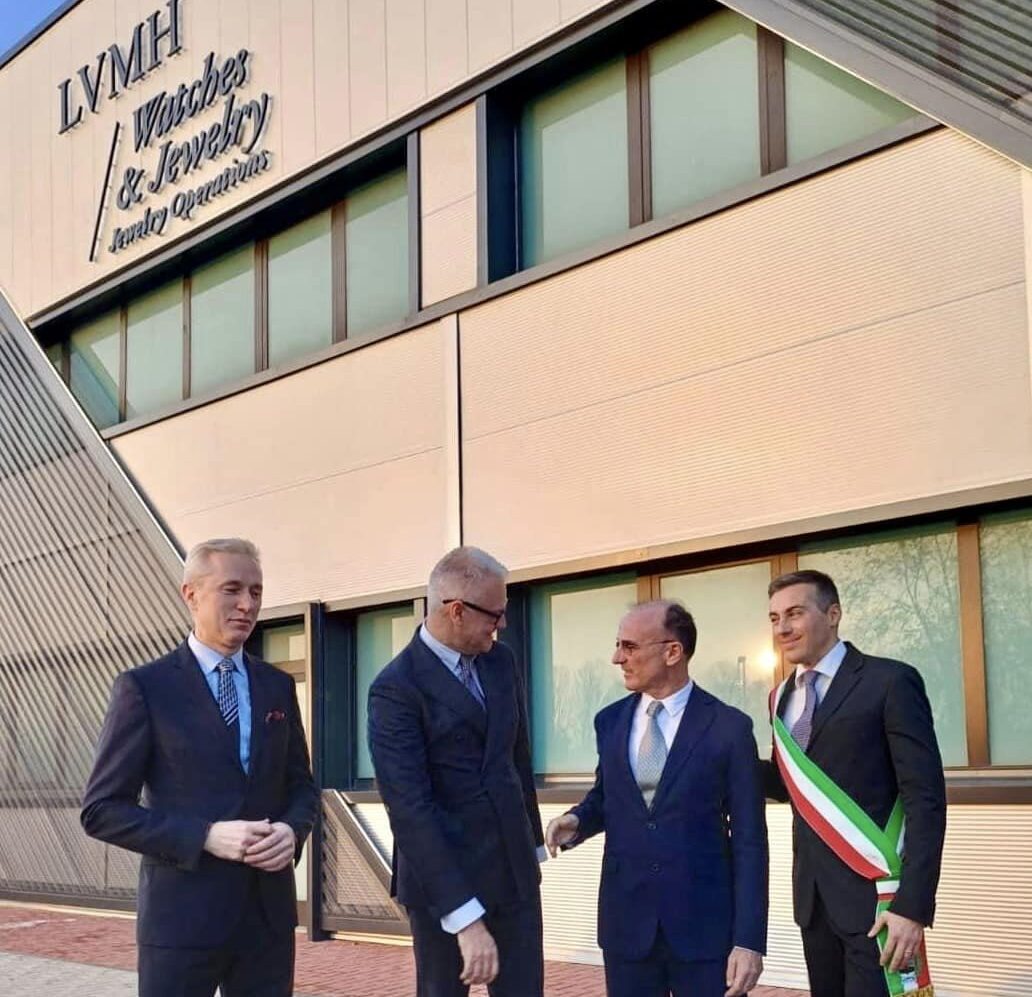 Il nuovo sito di Lvmh e in estate quello di Stilnovo. Castelletto ...