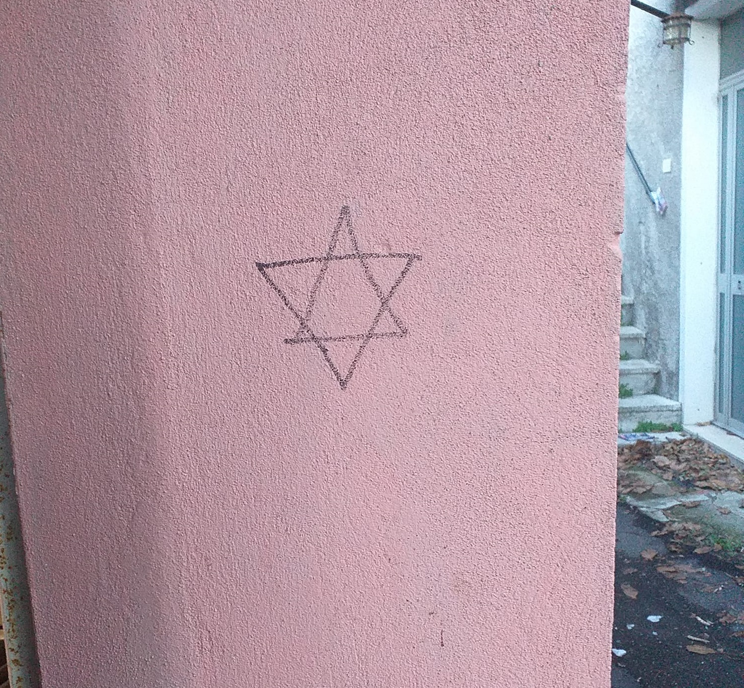 Stelle di David a Bosio su una casa di una famiglia di origine ebrea