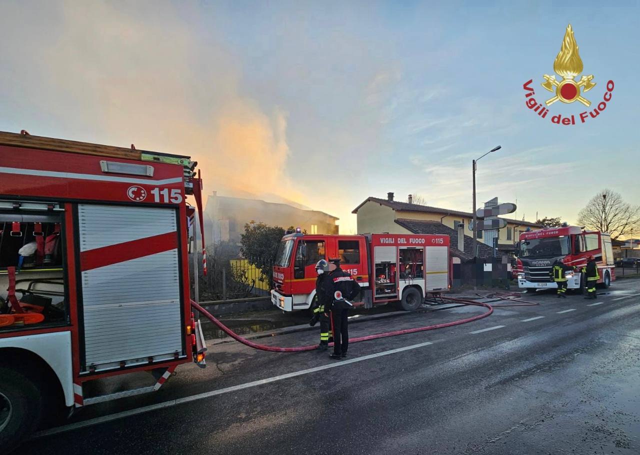 Incendio in una cascina a Groppello Cairoli. Una persona ferita