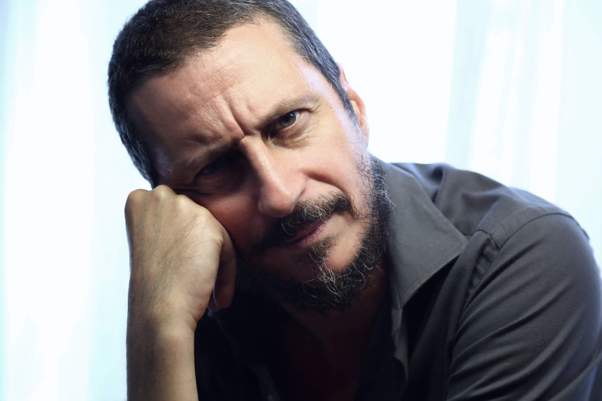 "Non hanno un amico", lo spettacolo di Luca Bizzarri ad Attraverso ...