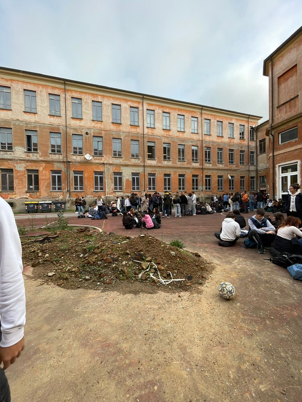 Scatta l'allarme antincendio all'Amaldi di Novi Ligure