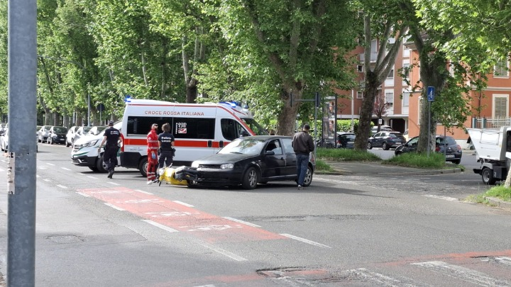 Scontro auto e una moto in Spalto Marengo ad Alessandria