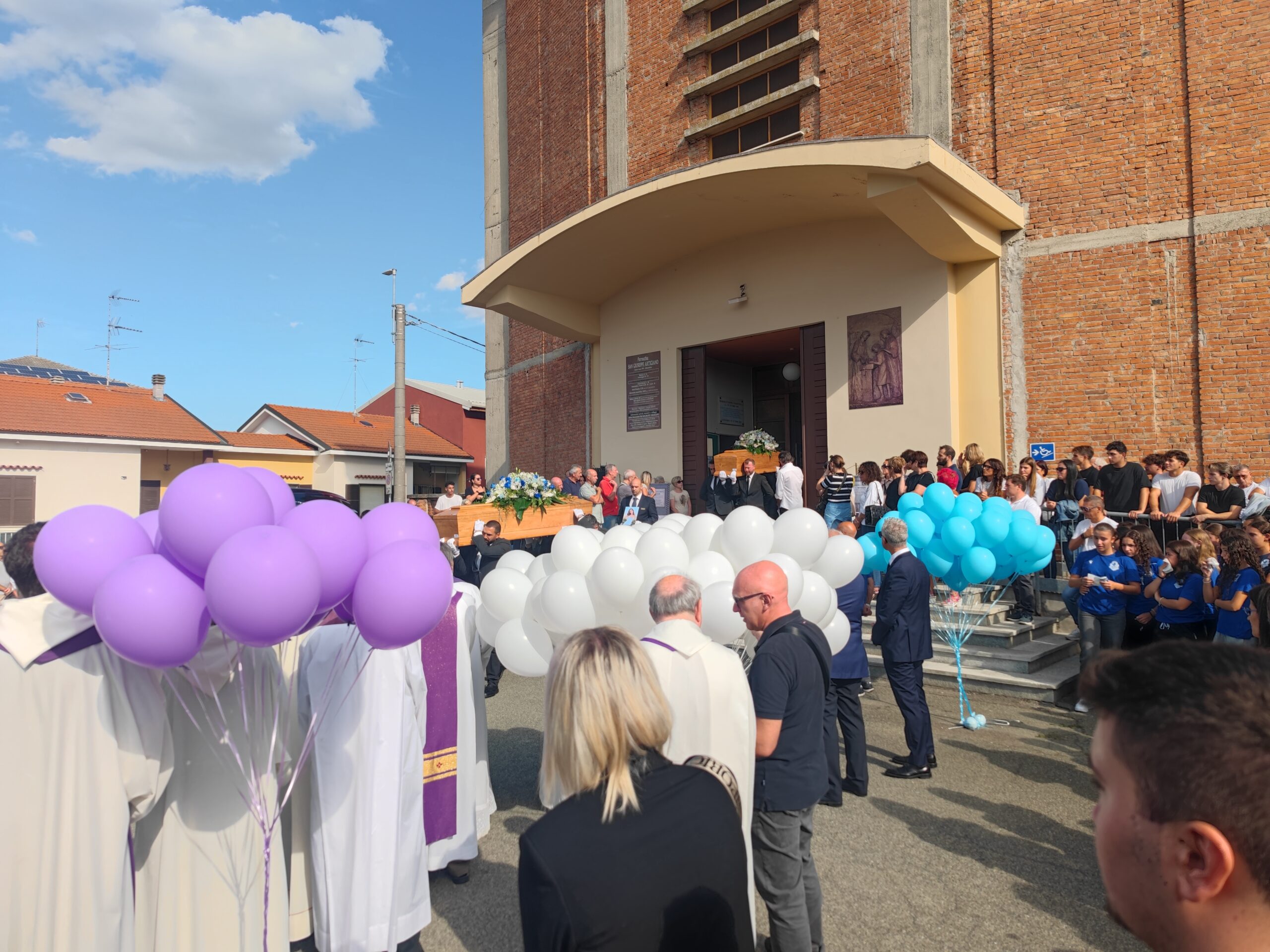 Ad Alessandria il funerale di Massimiliano e Simona Monticone