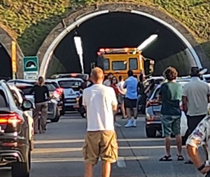 Incidente sulla A26 a Ovada: 4 mezzi coinvolti e 7 feriti non gravi